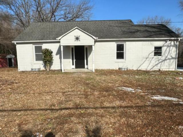 3 Br, 2 bath, Single Family 2715 Cole Rd