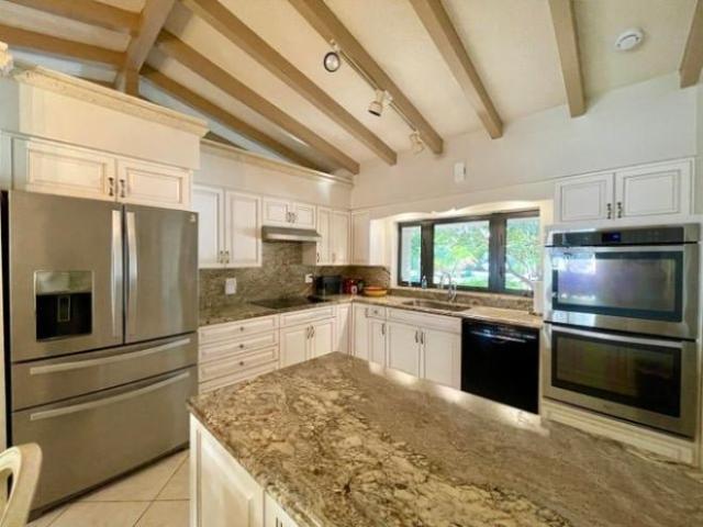 3 Br, 2 bath, Single Family 2725 NE 27th Court