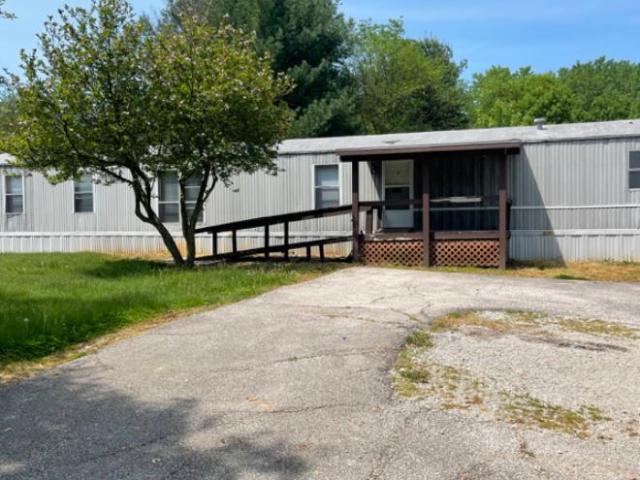 3 Br, 2 bath, Single Family 2734 Middle Leesville Rd