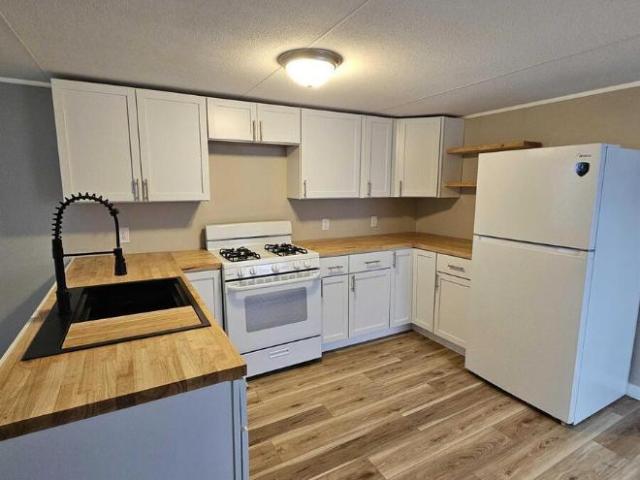3 Br, 2 bath, Single Family 2737 W Washington Center