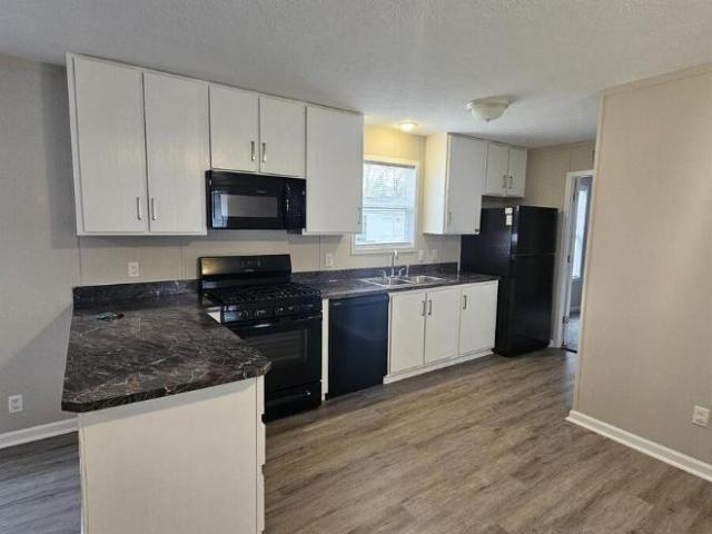 3 Br, 2 bath, Single Family 2737 W Washington Center