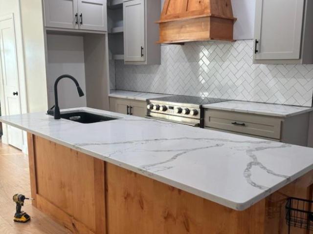 3 Br, 2 bath, Single Family 274 Pine View Loop