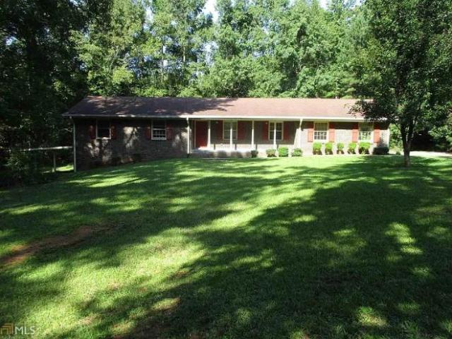 3 Br, 2 bath, Single Family 2795 Happy Hollow Dr