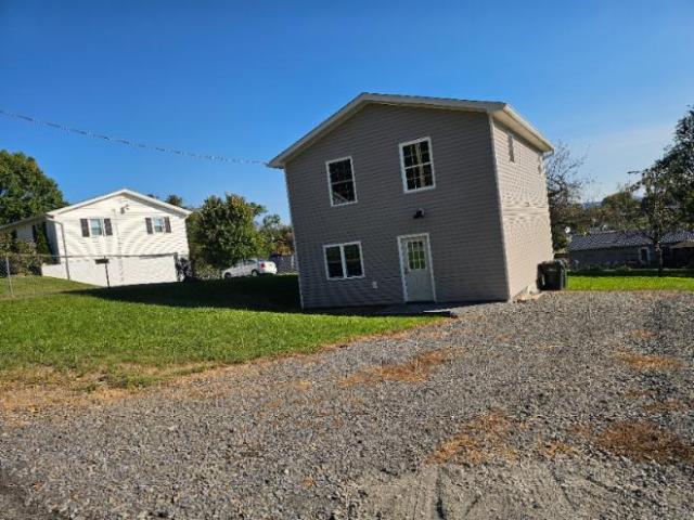 3 Br, 2 bath, Single Family 279 Reservoir St