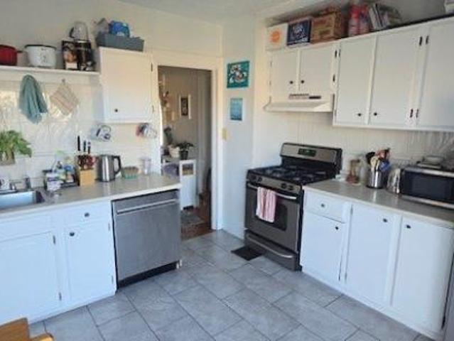 3 Br, 2 bath, Single Family 27 Peaceable St