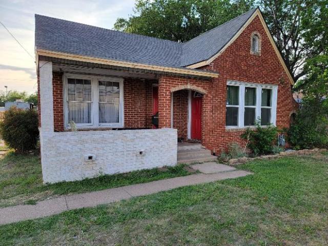 3 Br, 2 bath, Single Family 2806 Holliday Rd