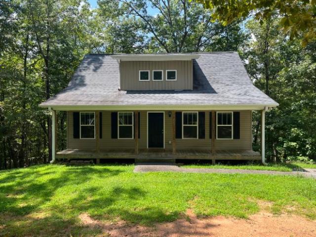 3 Br, 2 bath, Single Family 280 Sleepy Hollow Rd
