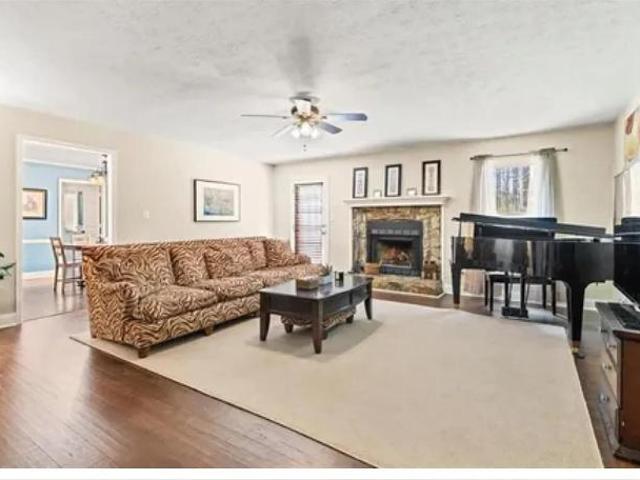 3 Br, 2 bath, Single Family 280 Stoneridge Way