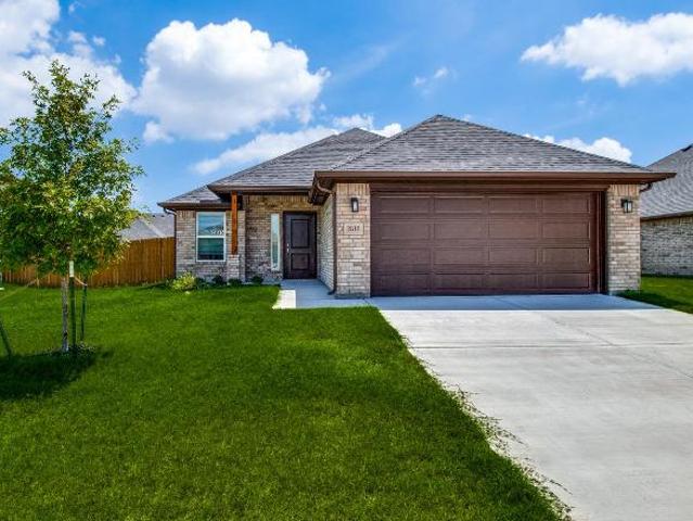 3 Br, 2 bath, Single Family 2810 Clover Drive