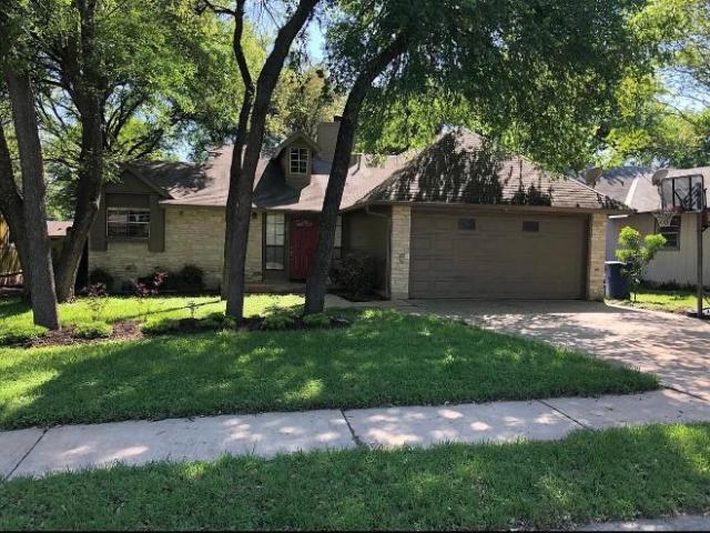 3 Br, 2 bath, Single Family 2811 Crownspoint Drive