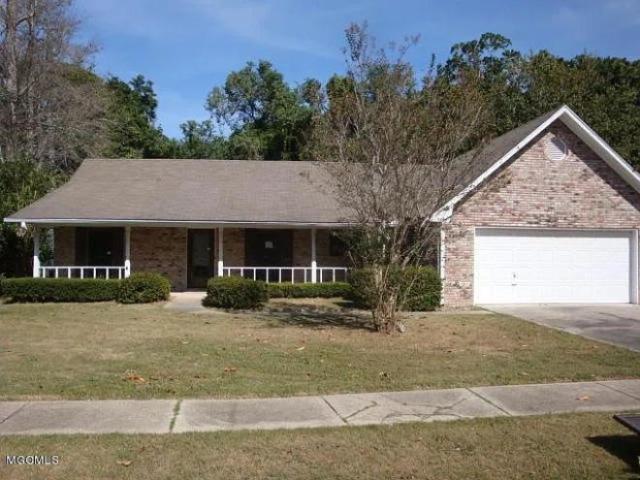 3 Br, 2 bath, Single Family 2811 Oakridge Circle