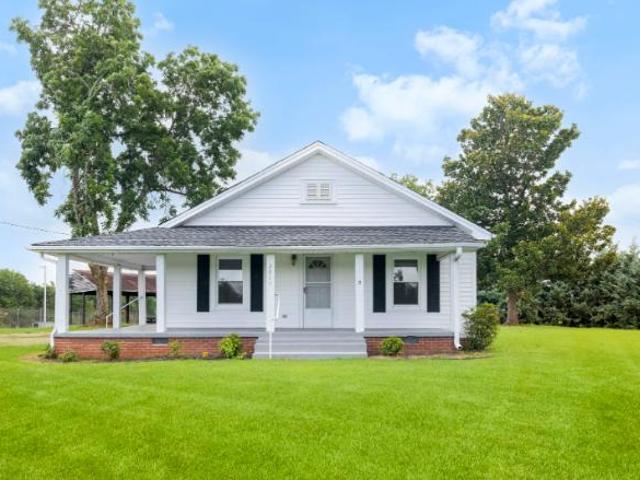 3 Br, 2 bath, Single Family 2811 Locust Hill