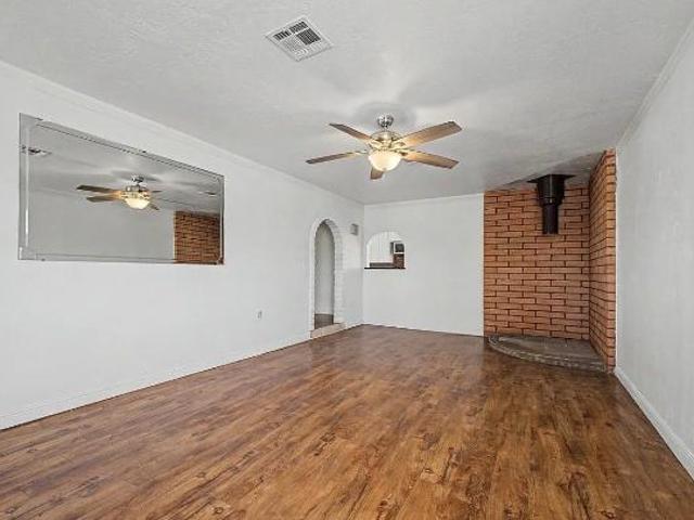 3 Br, 2 bath, Single Family 2815 Arabian Ln