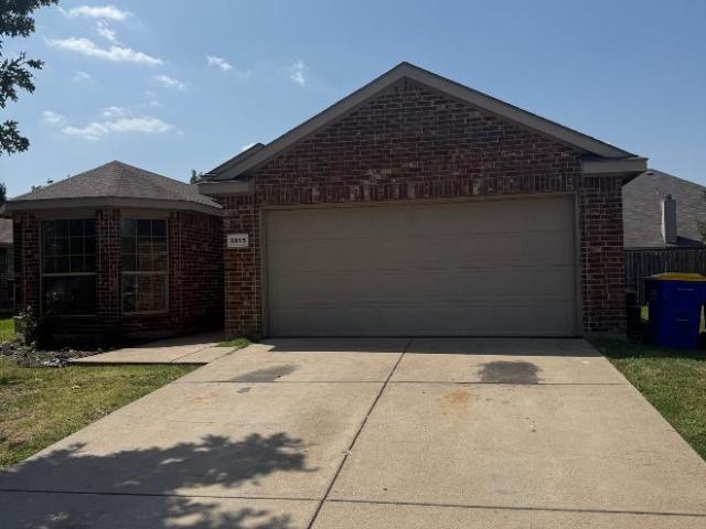 3 Br, 2 bath, Single Family 2815 Briarbrook Dr