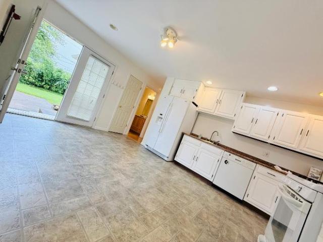 3 Br, 2 bath, Single Family 2904 Stork Ct