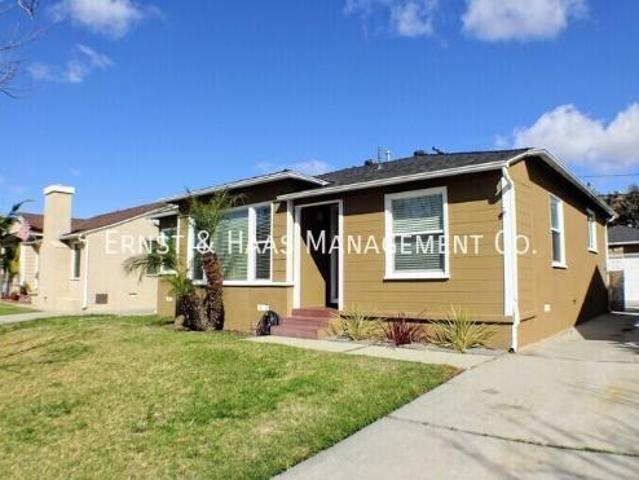 3 Br, 2 bath, Single Family 2953 Silva St