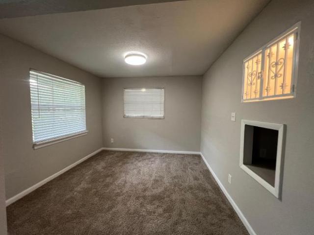 3 Br, 2 bath, Single Family 2965 Sunset St