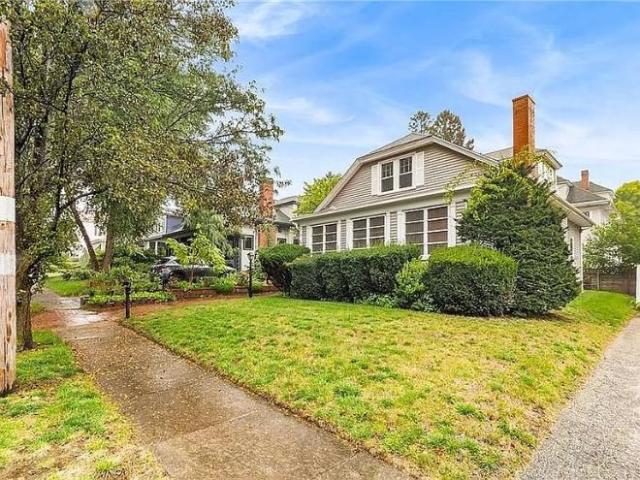 3 Br, 2 bath, Single Family 29 Roslyn Ave