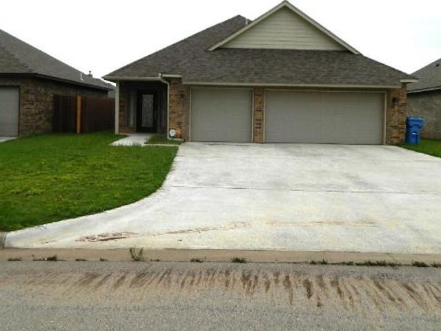 3 Br, 2 bath, Single Family 203 Northwest Granite Avenue