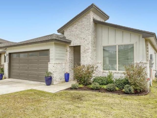 3 Br, 2 bath, Single Family 200 Coda Xing