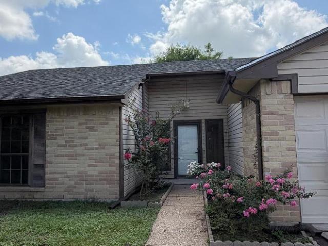 3 Br, 2 bath, Single Family 20122 Lions Gate Dr
