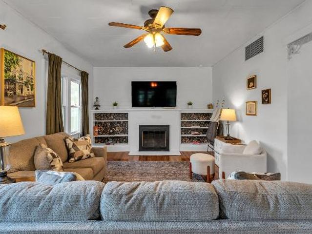 3 Br, 2 bath, Single Family 201 E Belmar St