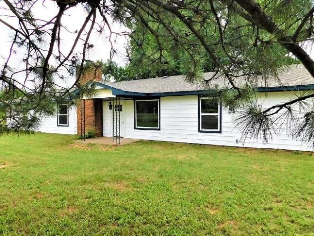 3 Br, 2 bath, Single Family 201 Riverside Place