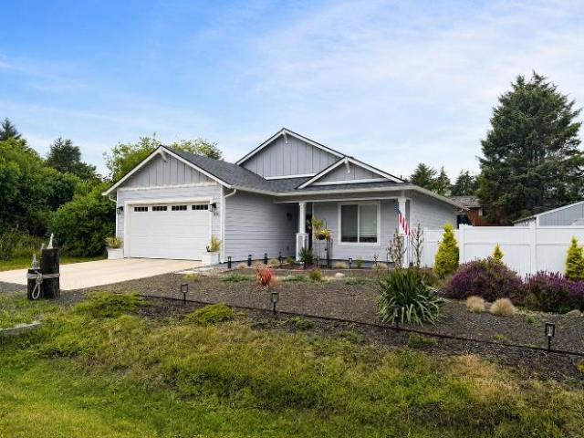 3 Br, 2 bath, Single Family 201 S Narwhal Loop SW