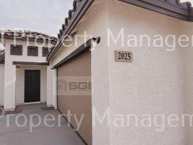 3 Br, 2 bath, Single Family 2025 E Velvet Pl