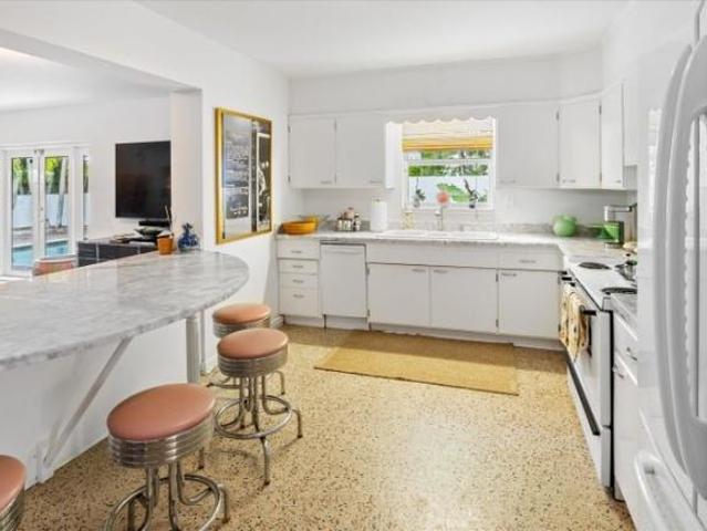 3 Br, 2 bath, Single Family 202 32nd Street