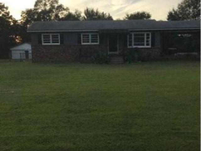 3 Br, 2 bath, Single Family 202 Tower Dr