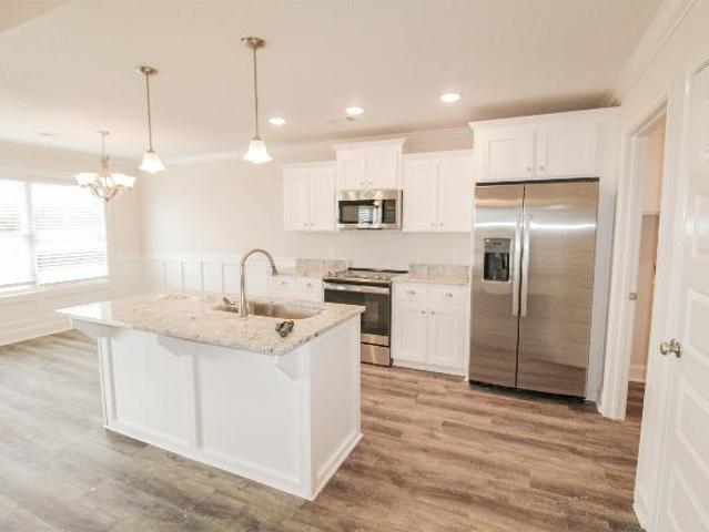 3 Br, 2 bath, Single Family 202b Freightliner Way
