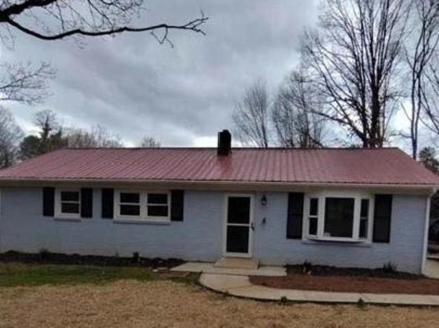 3 Br, 2 bath, Single Family 2036 Pope Rd