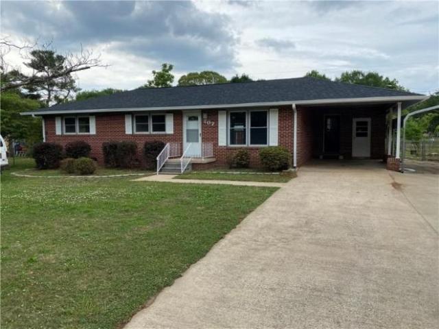 3 Br, 2 bath, Single Family 207 Corning St