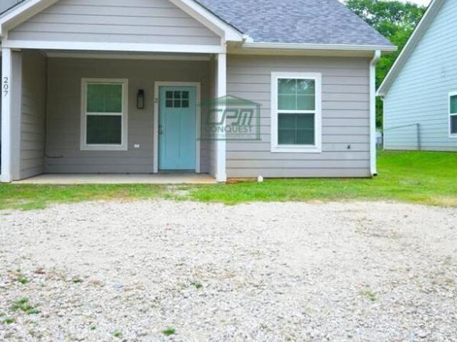 3 Br, 2 bath, Single Family 207 Gordon St