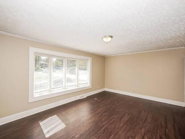 3 Br, 2 bath, Single Family 207 N Milford Dr