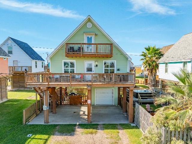 3 Br, 2 bath, Single Family 207 Sandpebble Pl
