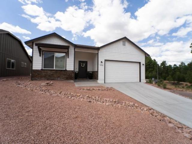 3 Br, 2 bath, Single Family 204 S Thunder Mtn
