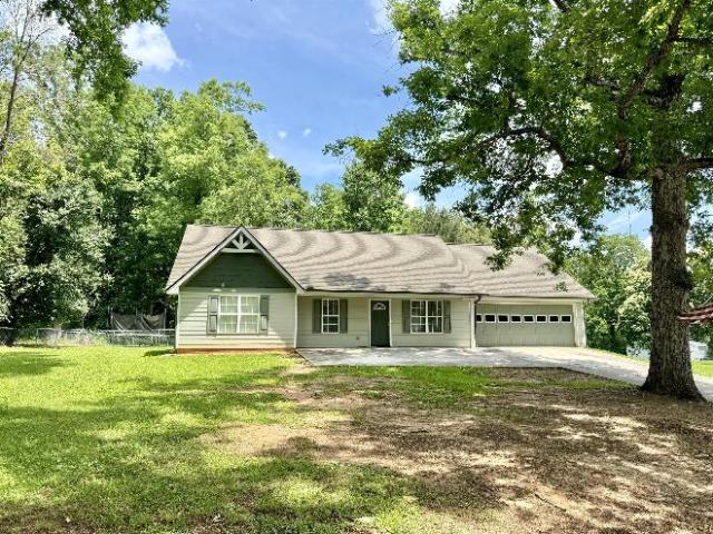 3 Br, 2 bath, Single Family 2051 Snapping Shoals Road