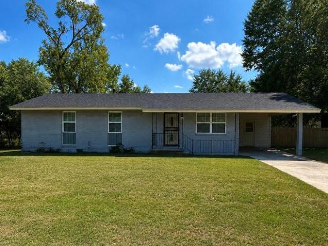 3 Br, 2 bath, Single Family 2055 Fernwood Cir