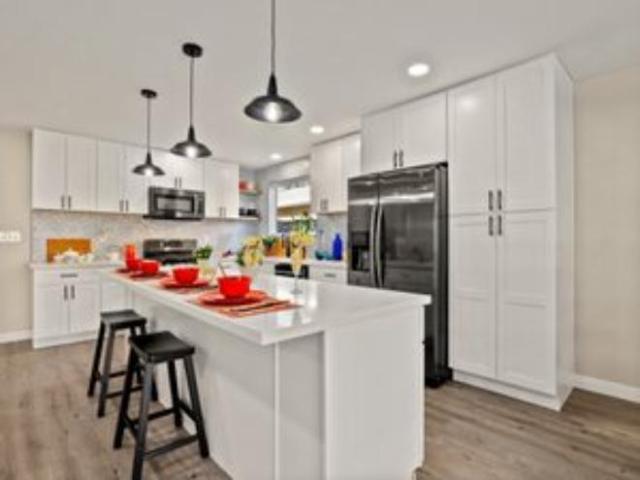 3 Br, 2 bath, Single Family 2058 Malcolm St