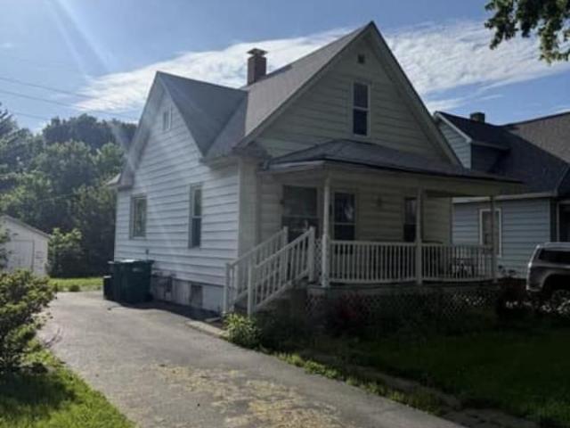 3 Br, 2 bath, Single Family 2061 N College St