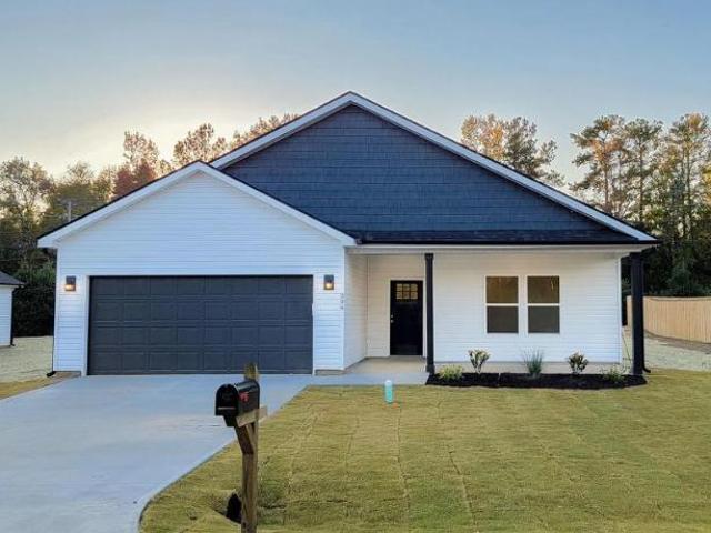 3 Br, 2 bath, Single Family 206 Essex Dr