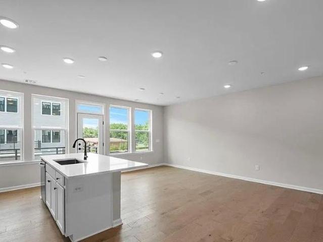 3 Br, 2 bath, Single Family 206 Lyla Ln