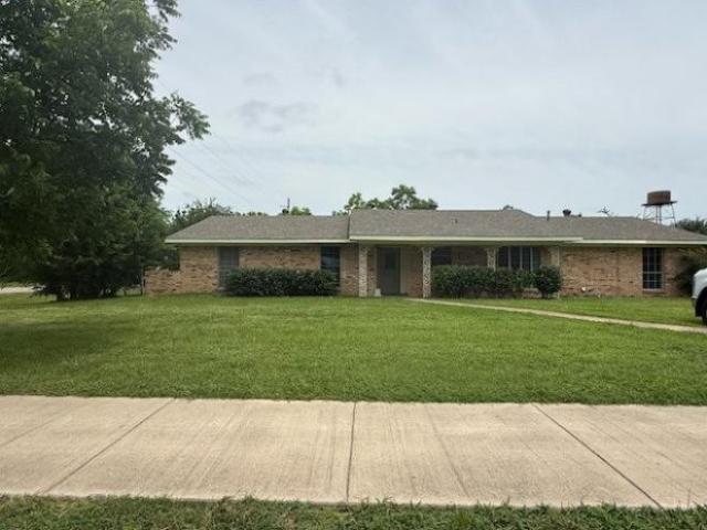 3 Br, 2 bath, Single Family 206 N Main St
