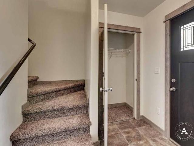 3 Br, 2 bath, Single Family 2074 Gold Ave