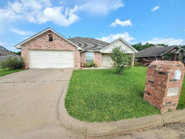 3 Br, 2 bath, Single Family 208 Amanda Court