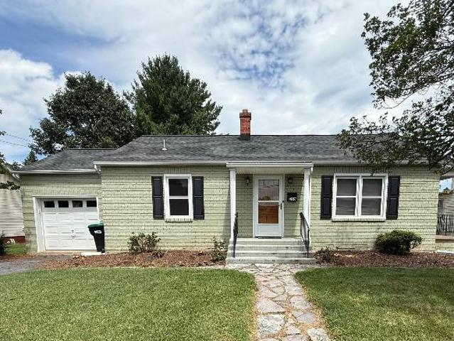 3 Br, 2 bath, Single Family 208 Broad St