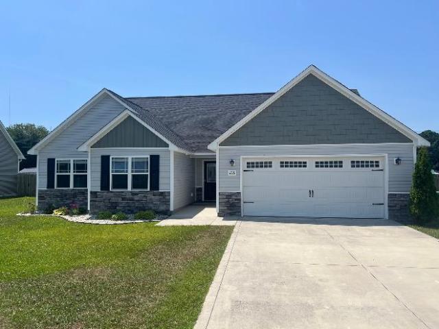 3 Br, 2 bath, Single Family 208 Breakwater Dr