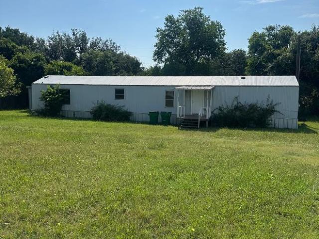 3 Br, 2 bath, Single Family 208 Forest Creek Lane